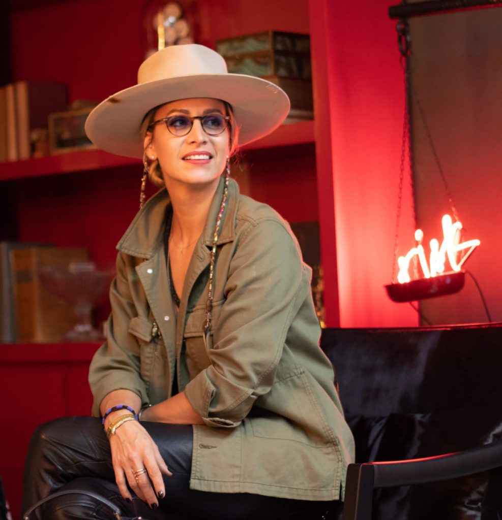 About – Olivia Steele